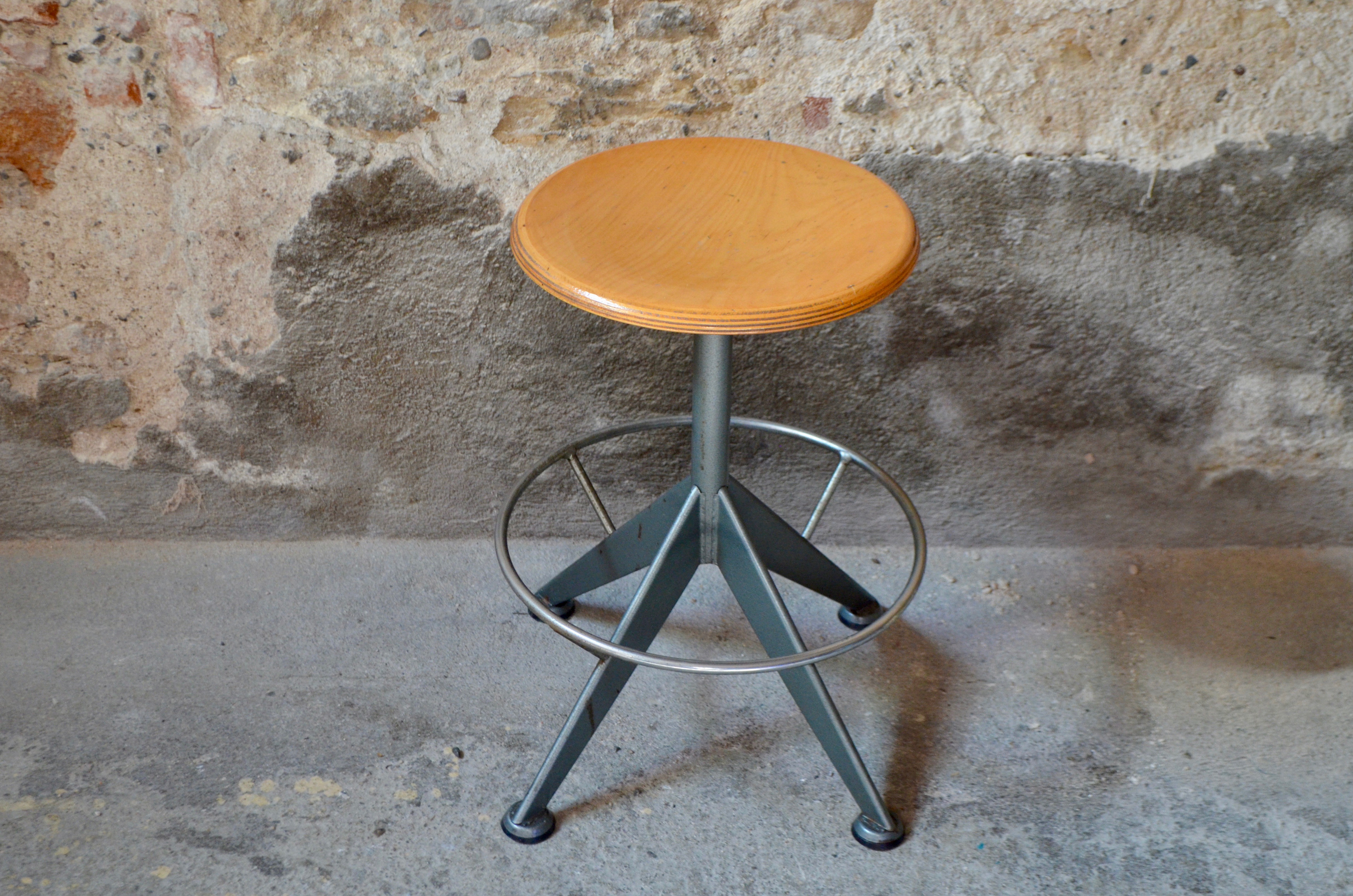 Tabouret d'atelier Mario - L'atelier Belle Lurette, Rénovation de ...