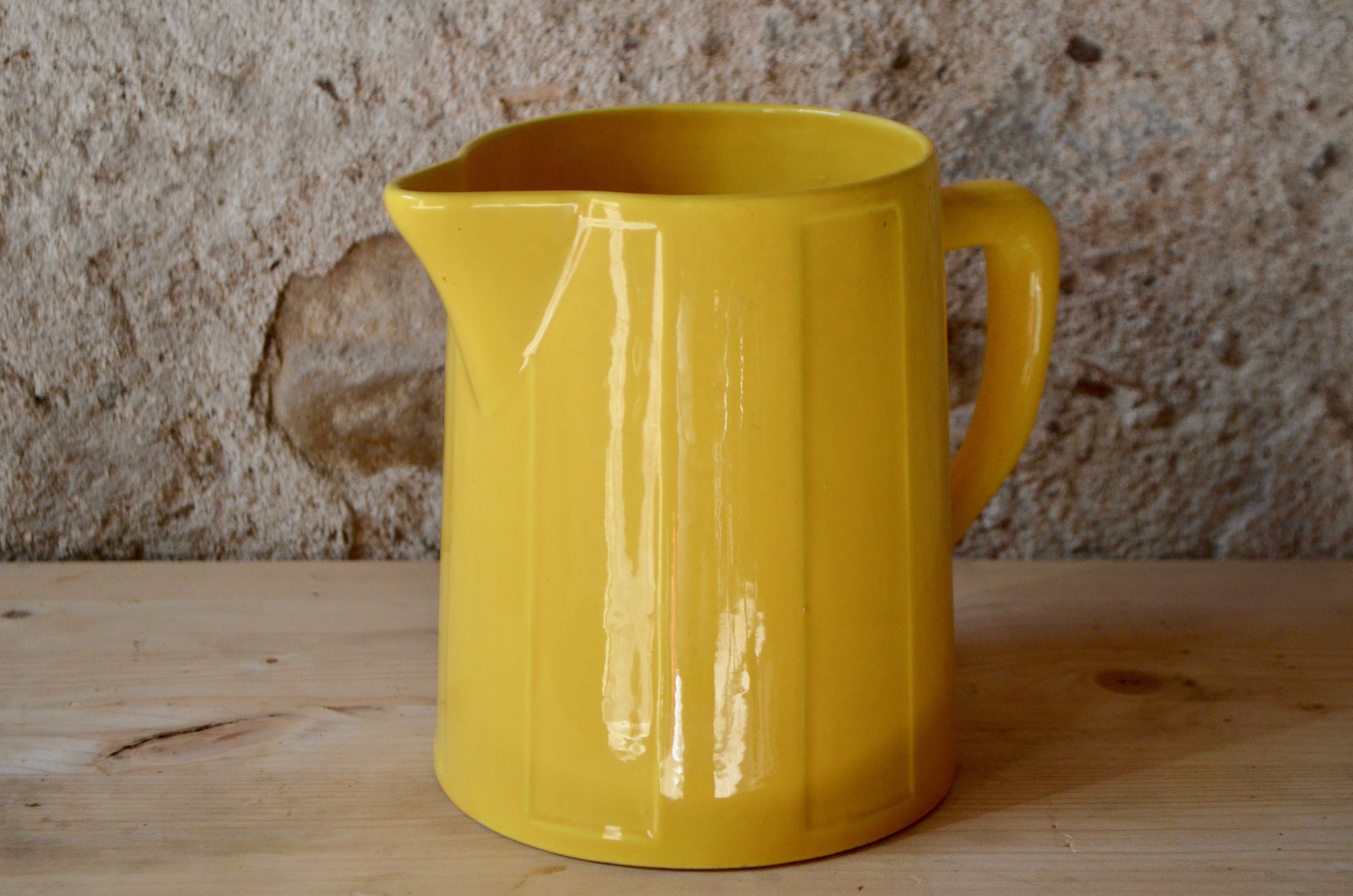 Pichet jaune Saint Clément - L'atelier Belle Lurette, Rénovation de ...
