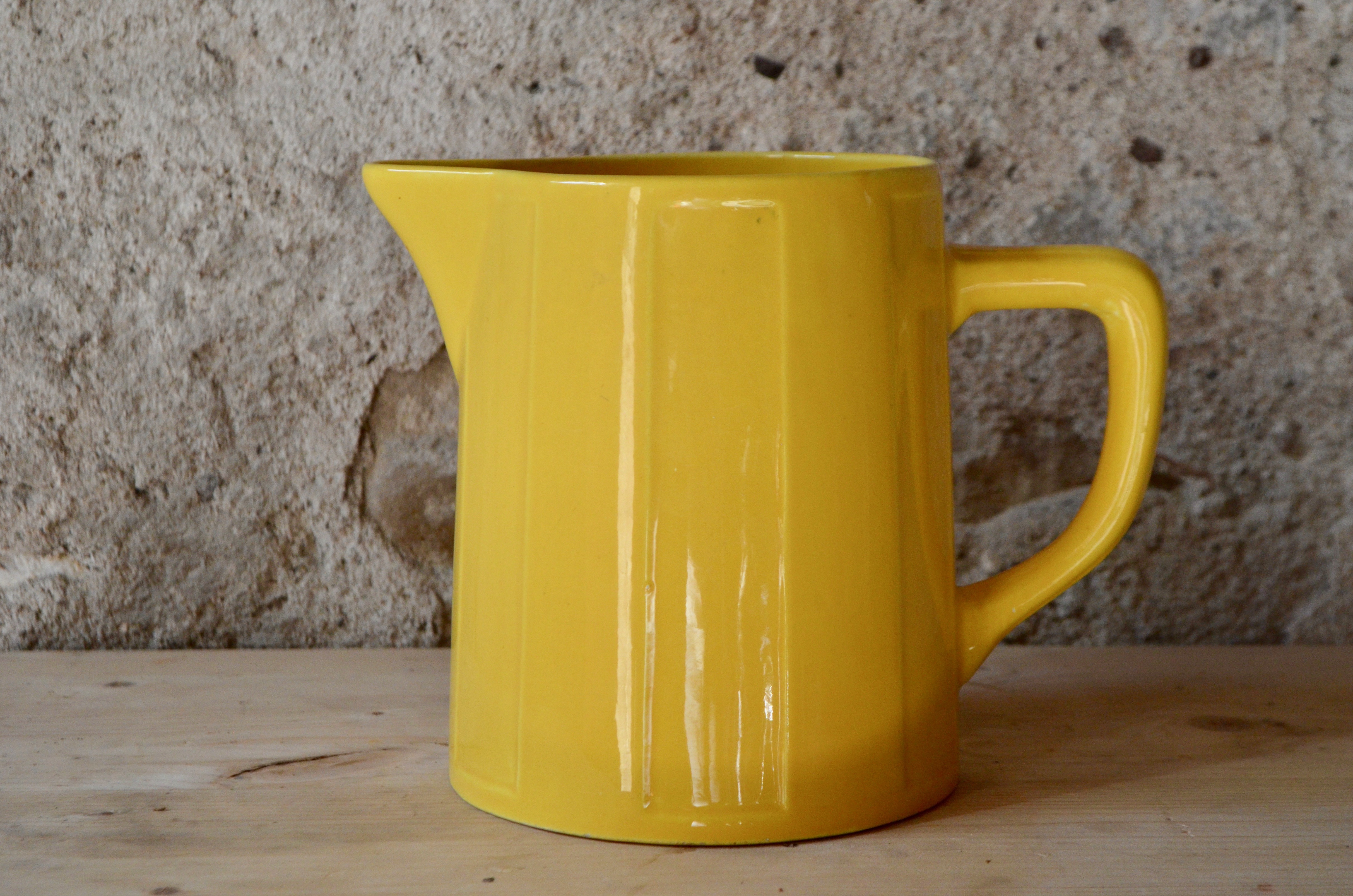 Pichet jaune Saint Clément - L'atelier Belle Lurette, Rénovation de ...