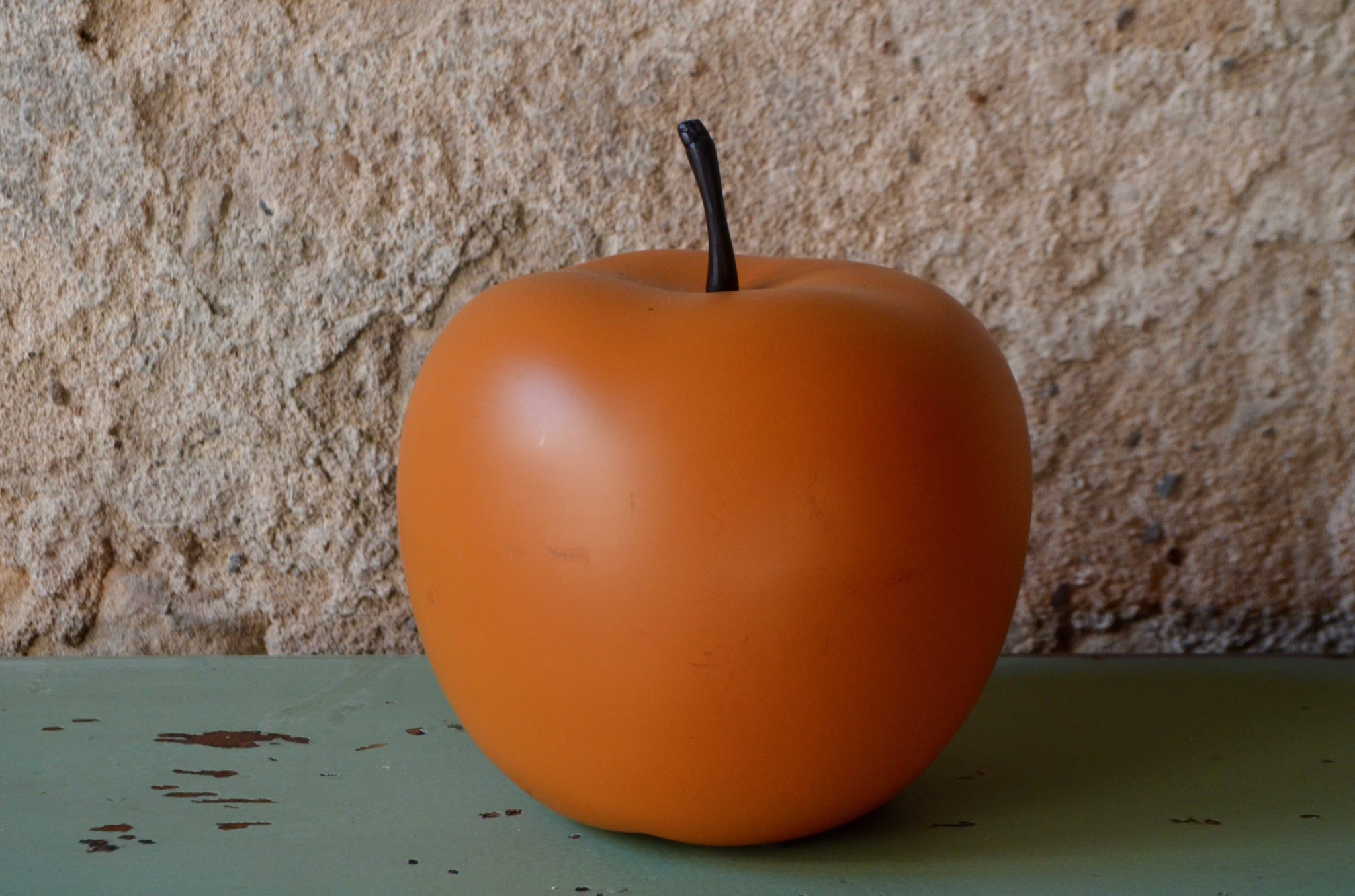 Pomme Adam orange - L'atelier Belle Lurette, Rénovation de meubles vintage