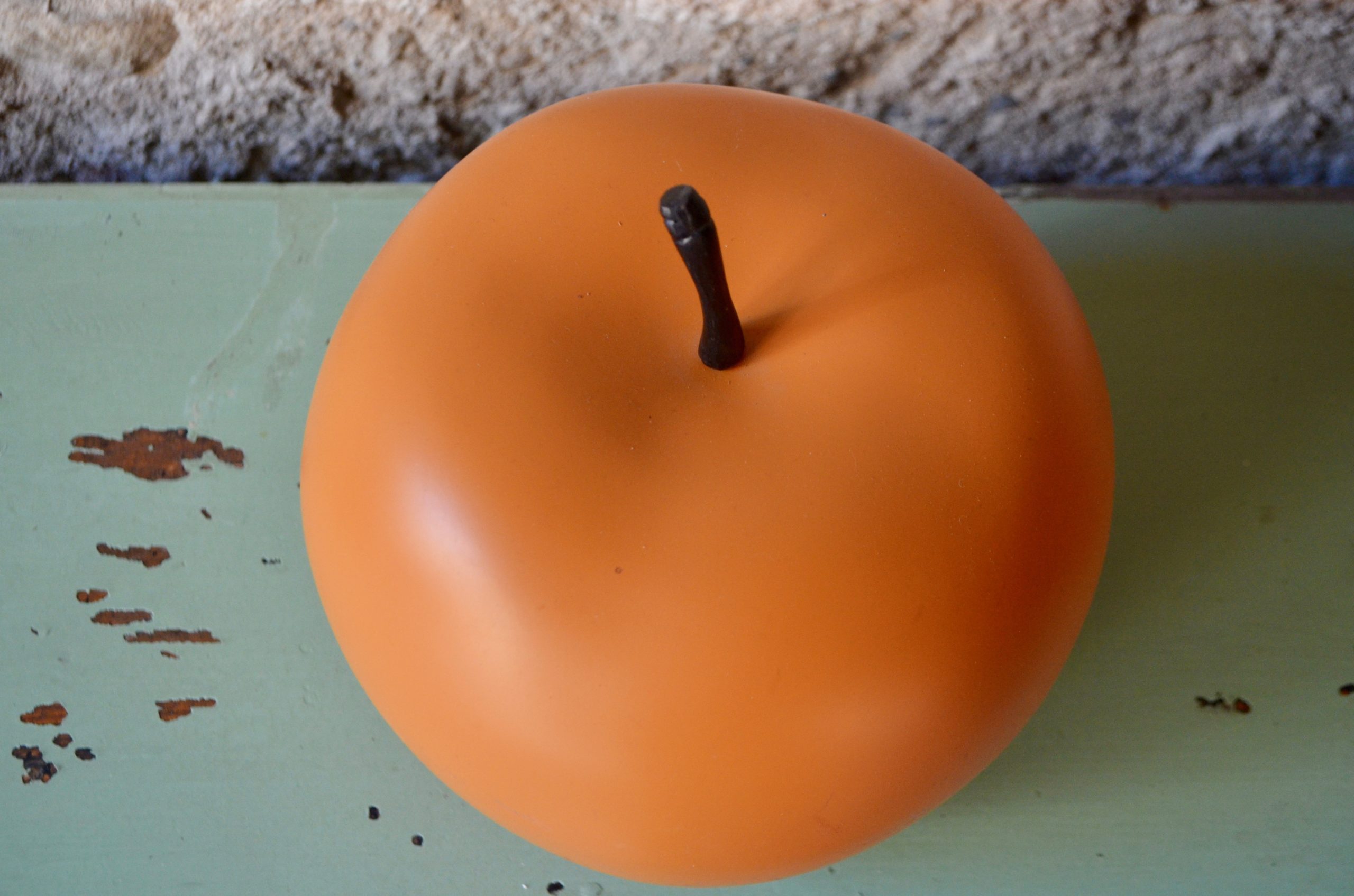 Pomme Adam orange - L'atelier Belle Lurette, Rénovation de meubles vintage